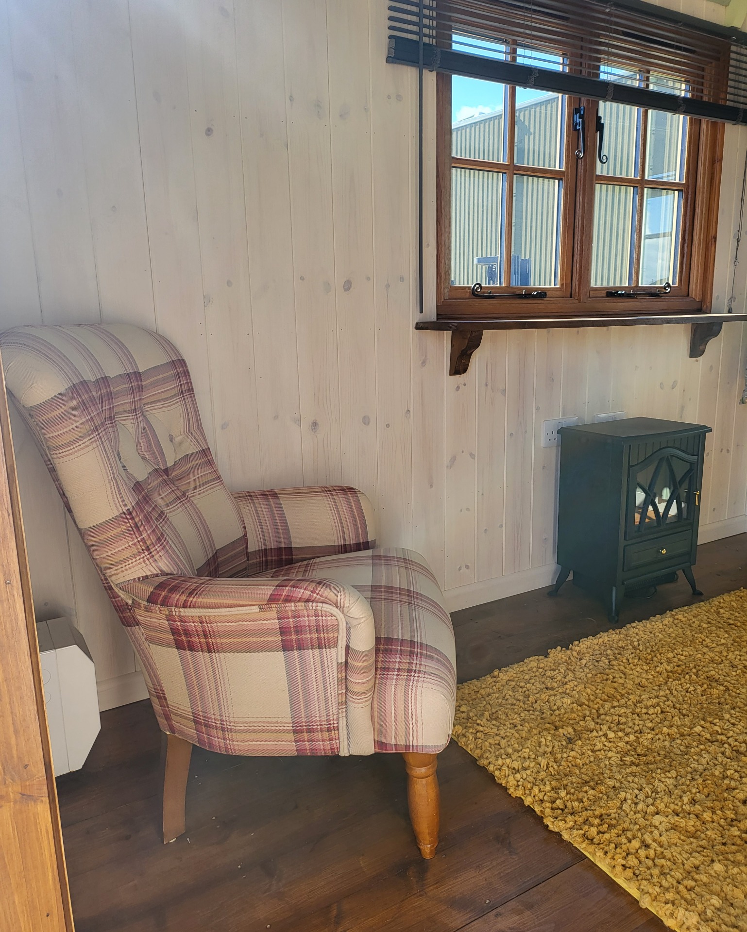 Home [www.redbarnhuts.com]